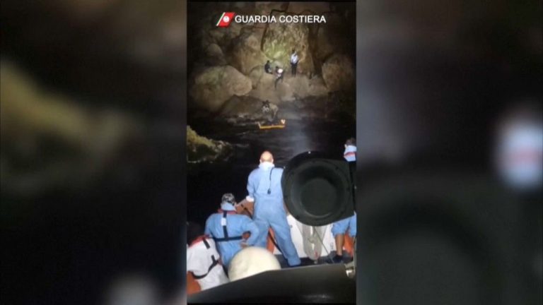 Un enfant de deux ans est mort et huit personnes sont portées disparues ...