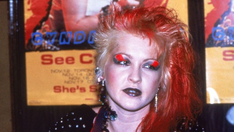 Cyndi Lauper s'associe à la société ABBA Voyage pour une expérience de ...