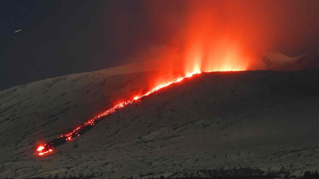 Mount Etna Volcanic Eruption: est-il toujours sûr de se rendre en Sicile et les vols sont-ils ...
